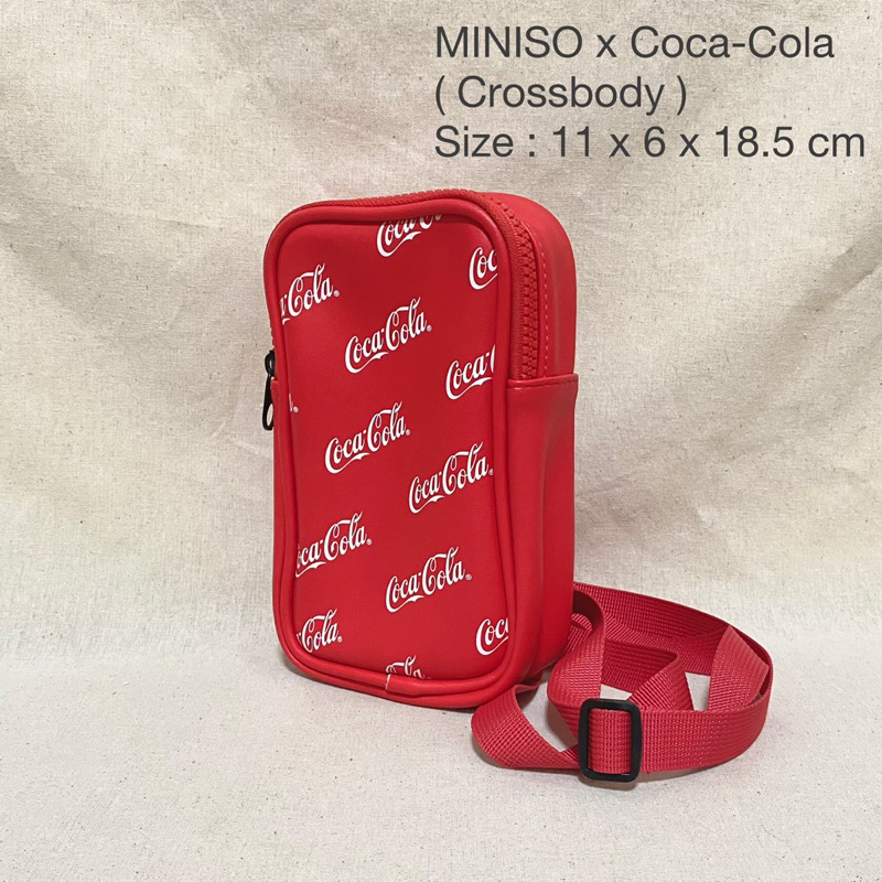 กระเป๋าสะพาย โค้ก MINISO x Coca-Cola สีแดง | Shopee Thailand