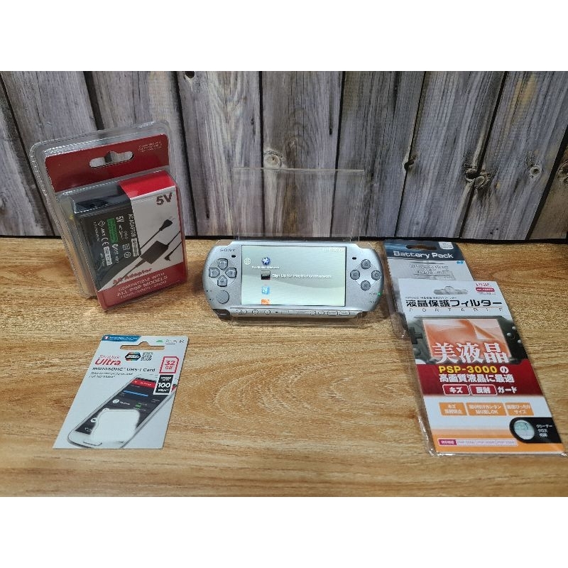 PSP สี Silverรุ่น 3000 แปลงแล้ว เมม 32 ลงเกมไว้ประมาณ 30 เกมอุปกรณ์ครบ ...