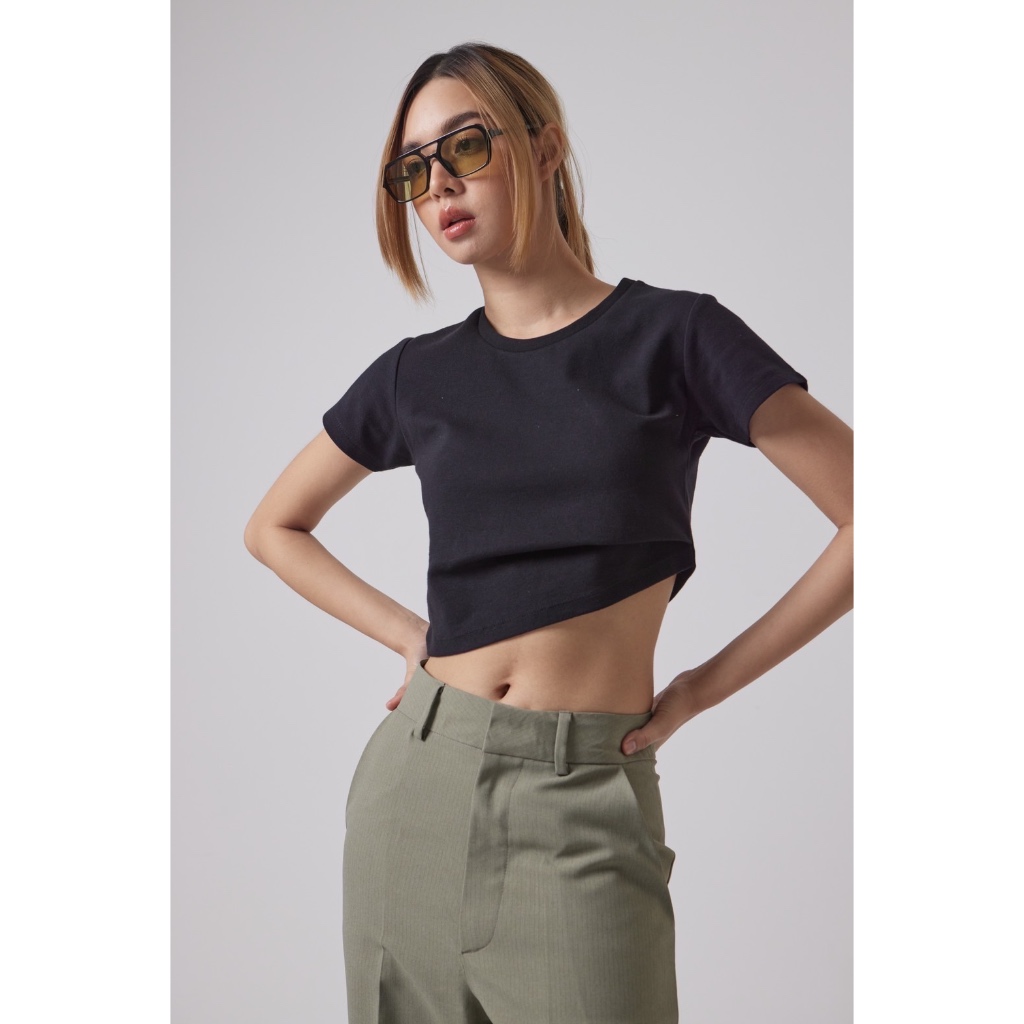 Wearly apparel - Maisie Petite Tee [ เสื้อครอปจับจีบข้าง ทรงสวย ใส่สบาย ...