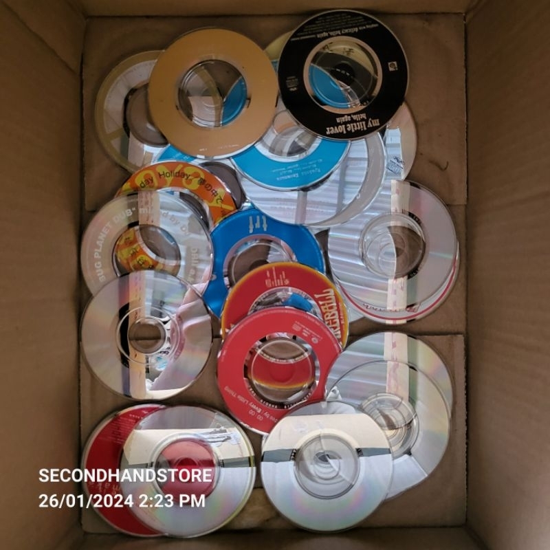 แผ่นซีดี แผ่นดีวีดี VCD DVD คละรวม เสียแล้ว สำหรับใช้งานอื่นๆ หรือ DIY ...