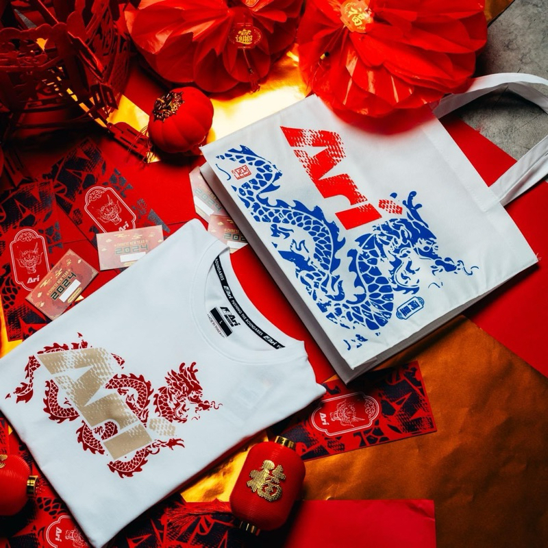 เสื้อยืดอาริตรุษจีน ARI CNY 2024 DRAGON X ARI LOGO (คละลายเสื้อ) แถมฟรี ...
