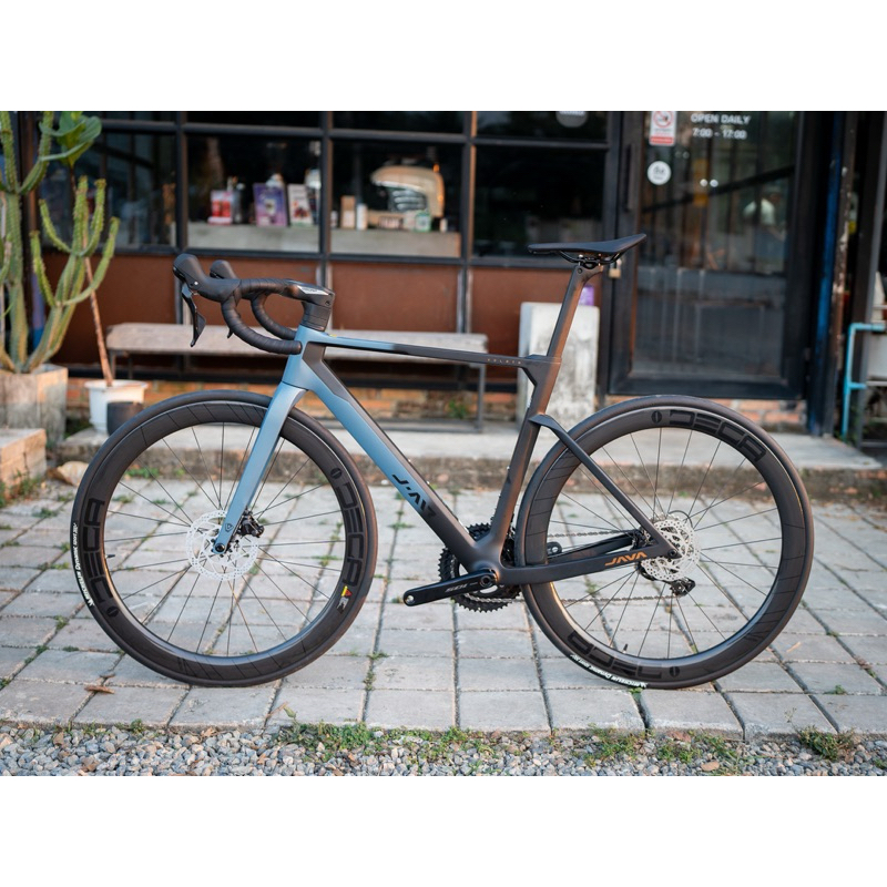 เสือหมอบ 𝗝𝗔𝗩𝗔 𝗩𝗢𝗟𝗔𝗧𝗔 ซ่อนสาย 𝟮𝟰𝘀𝗽 เกียร์ Shimano 𝗥𝟳𝟭𝟮𝟬 | Shopee Thailand