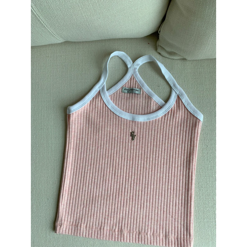 Anna Tank Top 690.- เสื้อกล้ามดีไซน์เว้าคอ ทรงสวย ใส่เข้ารูปกระชับสัดส่วน เนื้อผ้าหนาและยืดใส่ ...