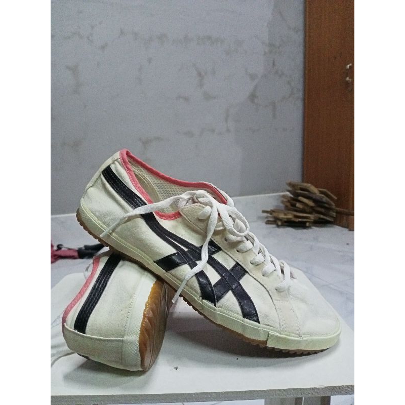 Onitsuka Tiger Retro Glide CV Trainers | Shopee Thailand