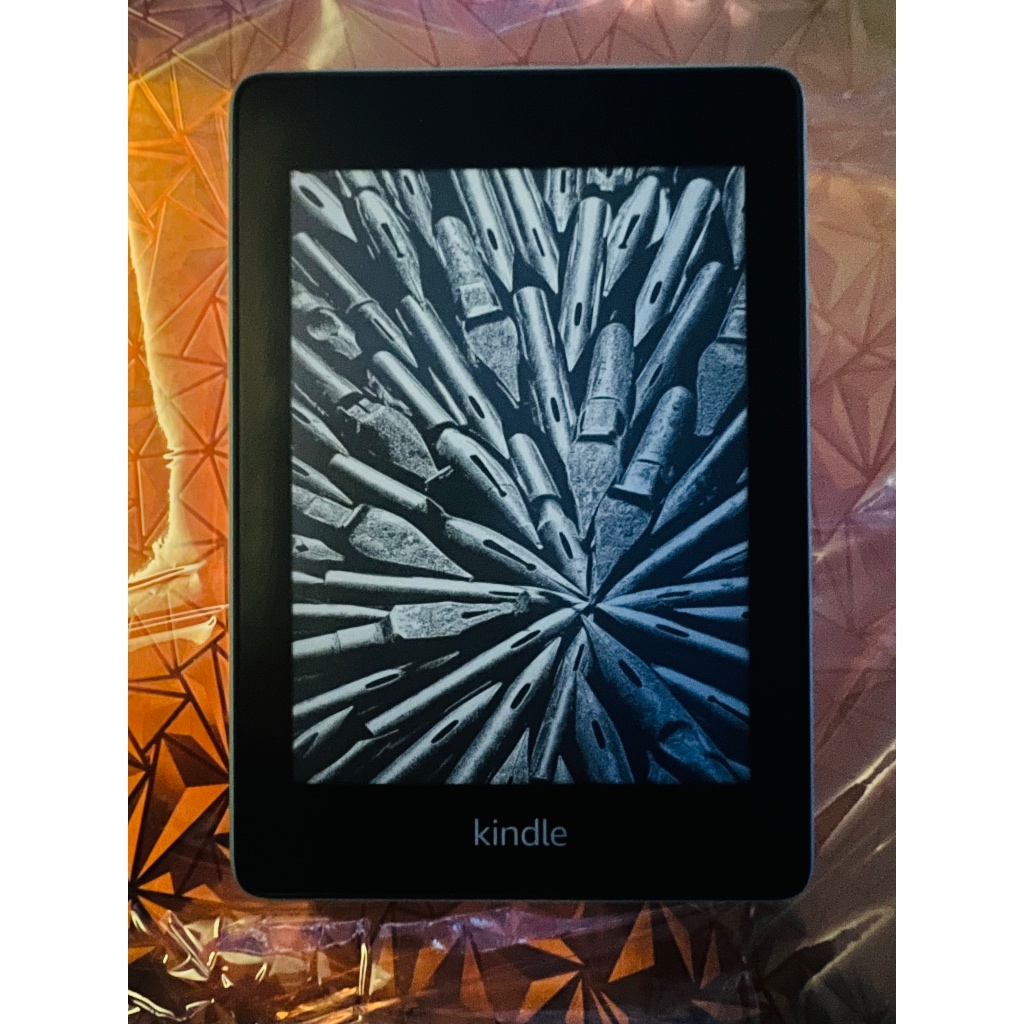KINDLE PAPERWHITE 10TH GEN 8GB EBOOK READER - GREEN COLOR REAR CASE ...