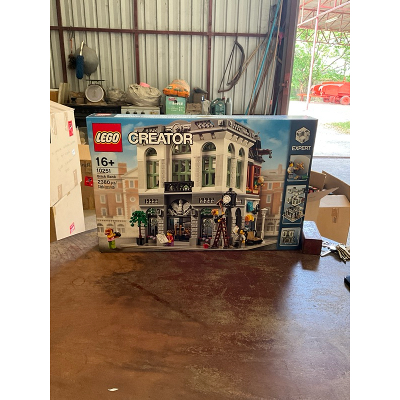 Lego 10251 Brick Bank (Retired Set) กล่องมีรอยจากการขนส่ง (2) | Shopee ...