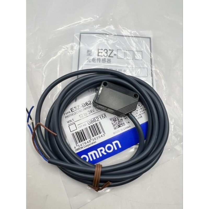 E3Z-B62 Photoelectric Sensor with Built-in Amplifier, For clear plastic bottles, Square type ...