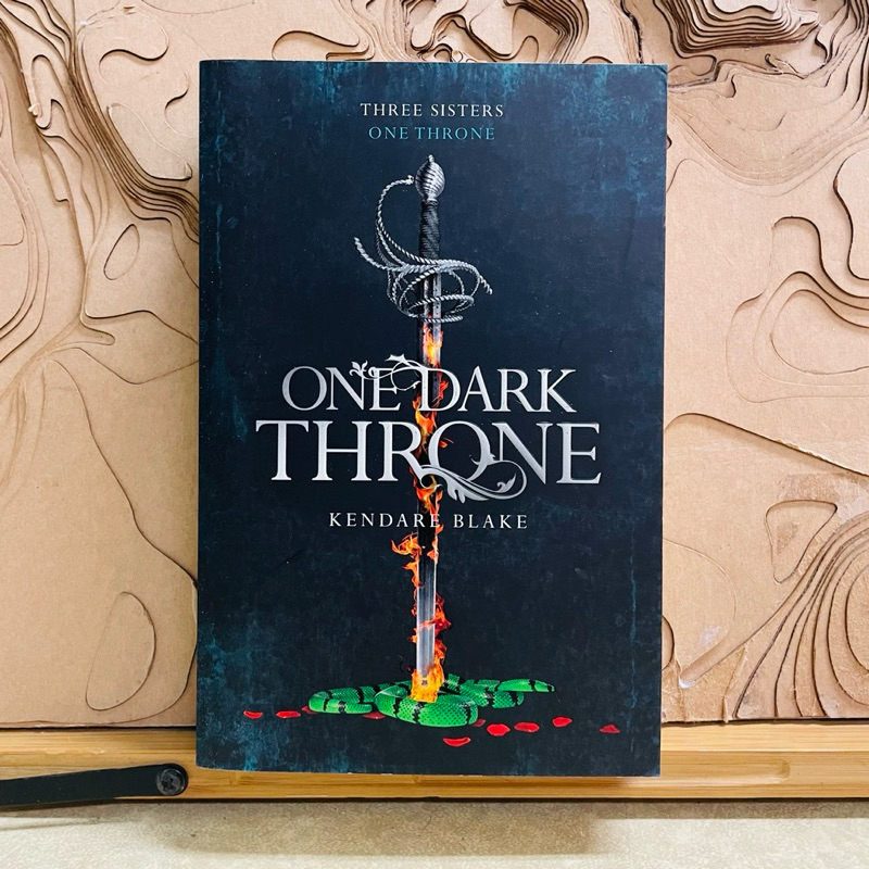 ค480 THREE SISTERS ONE THRONE ONE DARK THRONE KENDARE BLAKE | Shopee ...