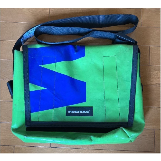 กระเป๋า Freitag Dragnet Freitag Messenger bag มือสอง ตัวอักษร S, N หา ...