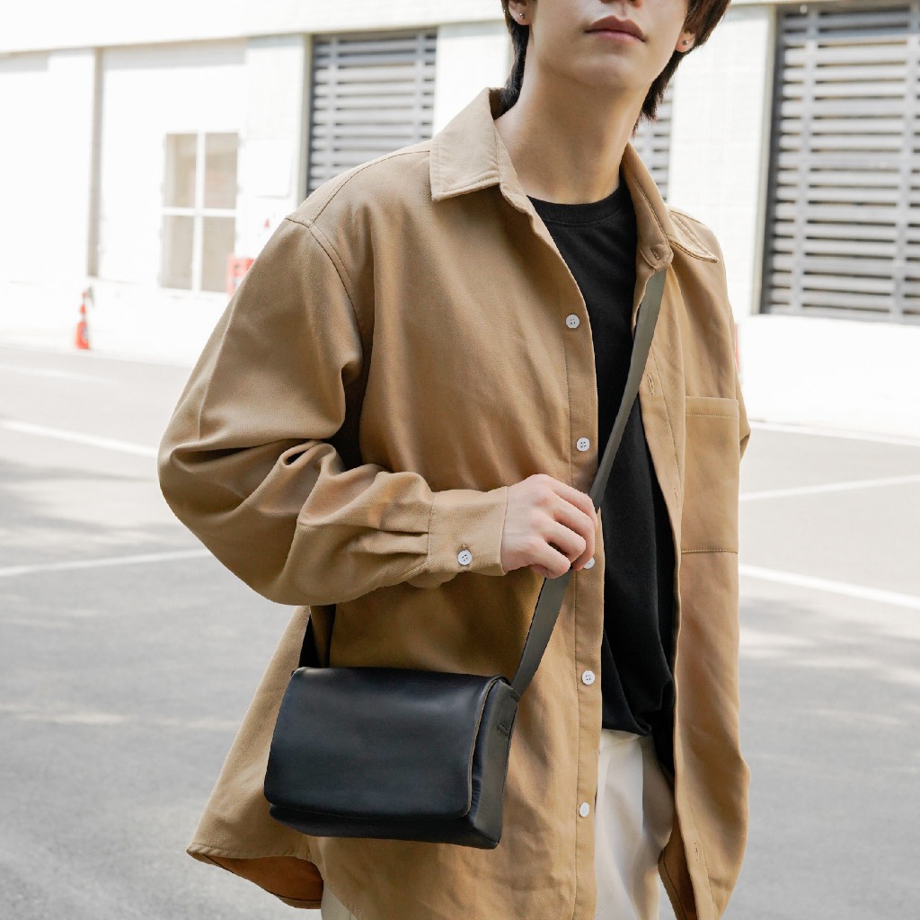 labrador WISE bag mini กระเป๋าสะพายไหล่หนังแท้ (LAA210) | Shopee Thailand