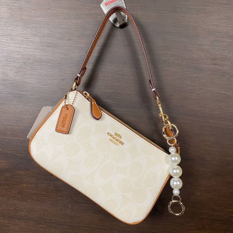 กระเป๋าถือ กระเป๋าสะพายทรงพอชเล็ก ปรับเป็นคล้องมือได้COCH NOLITA 19 IN BLOCKED SIGNATURE CANVAS ...