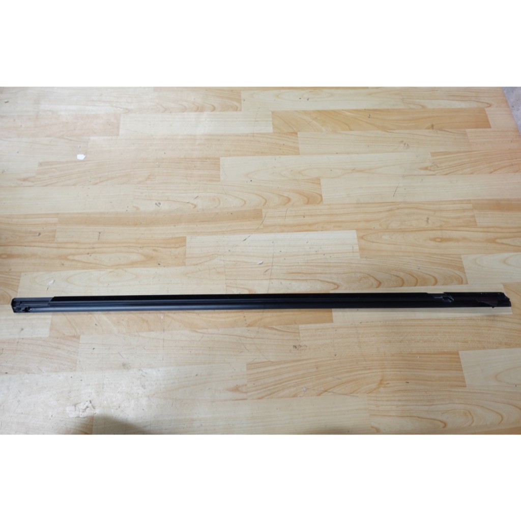 ยางรีดน้ำกระจกเส้นนอกบานหน้า Ford Fiesta | Shopee Thailand