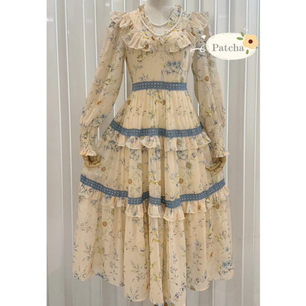 MINLYLYN PATCHA Maxi dress สไตล์วิคตอเรีย คอวีแลแะแขนยาว ด้วยผ้าโพลีเอสเตอร์อย่างดีพิมพ์ลาย สวย ...