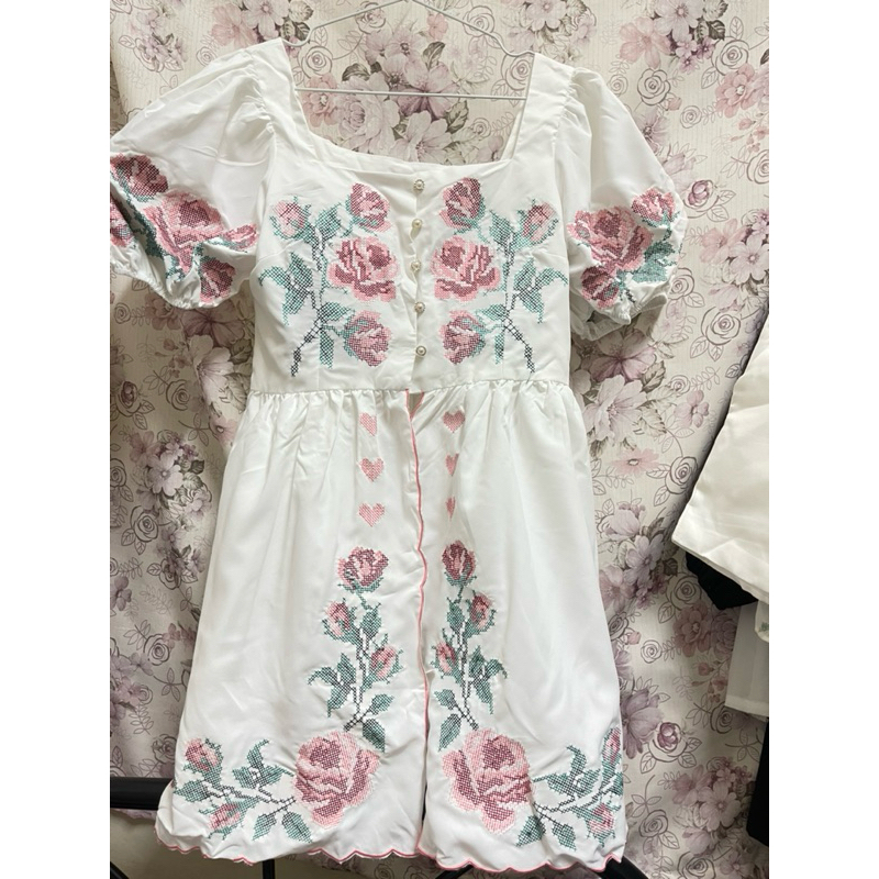 ส่งฟรี!!!dressสีขาวปักลายกุหลาบป้ายbellita sizeXL มีกางเกงและโบว์แถม | Shopee Thailand