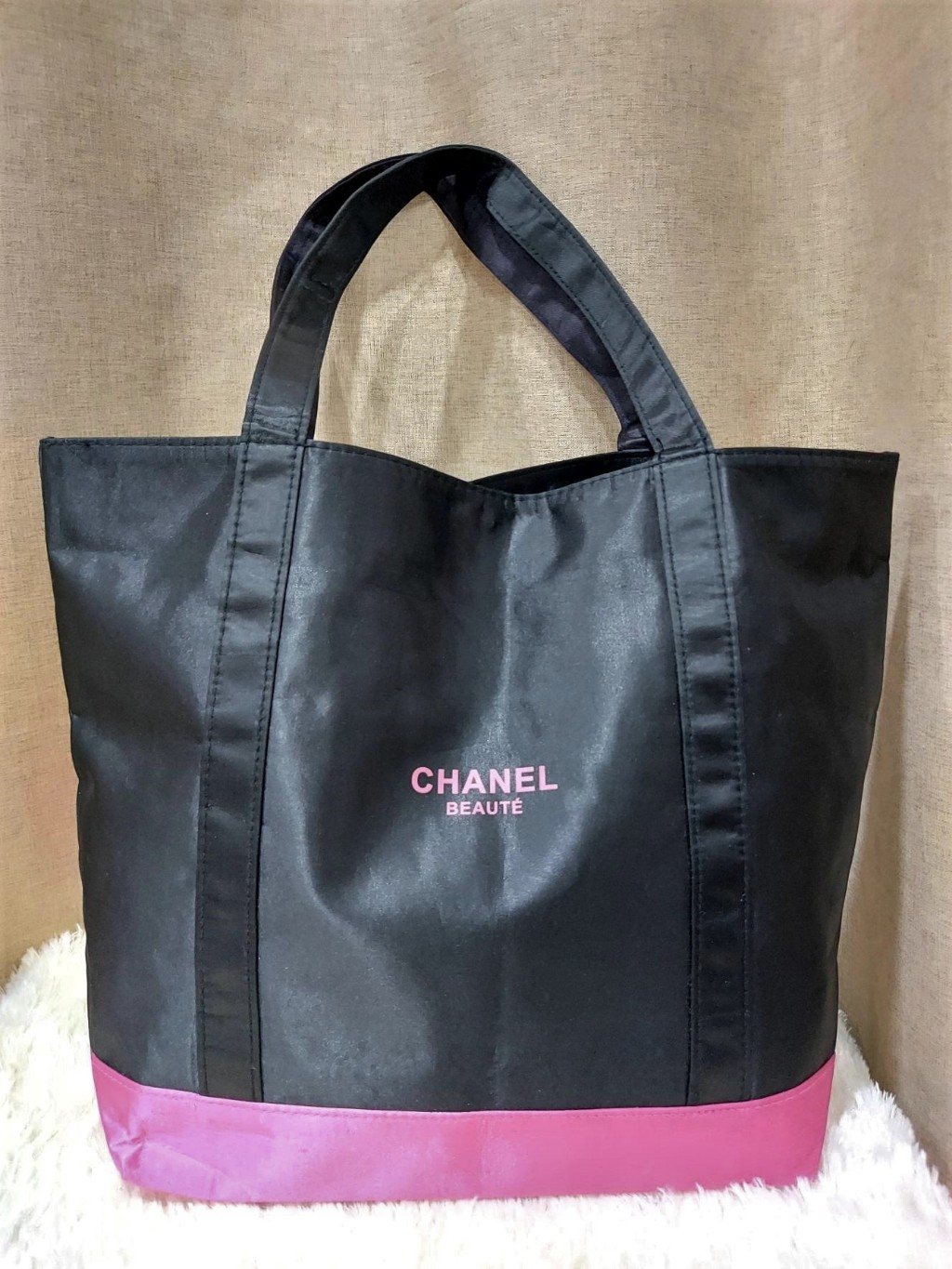Chanel Beaute Black-Pink Satin Shopping Bag กระเป๋าผ้ามือสอง แบรนด์แท้ ... Chanel Beaute Black-Pink Satin Shopping Bag กระเป๋าผ้ามือสอง แบรนด์แท้ ...