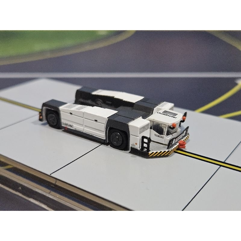 โมเดลรถรถลากเครื่องบิน Goldhofer AST-1 TOWBARLESS Push Back Truck Scale ...
