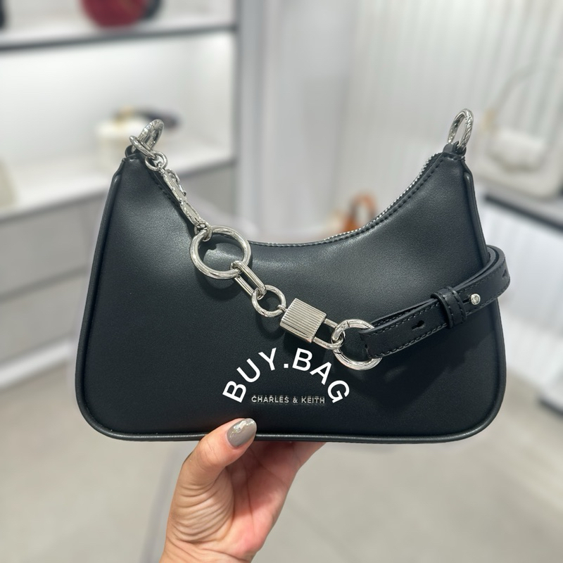 CHARLES & KEITH ( ใช้โค้ดลด30% ) Lock & Key Chain Handle Trapeze Bag ...