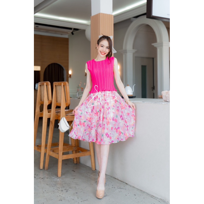 Jubbie & Chrissie : กระโปรงพลีทคลุมเข่า ลายดอกไม้ (ผ้าซีฟอง มีซับใน ...