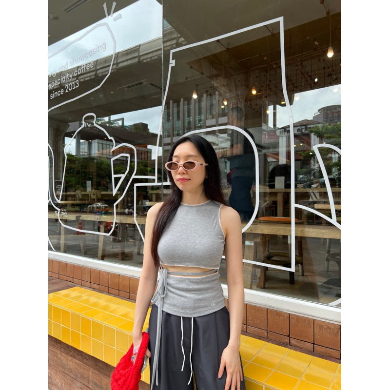 UIUI | KIKO TOP เสื้อแขนกุดรัดรูป เว้าเอว | Shopee Thailand