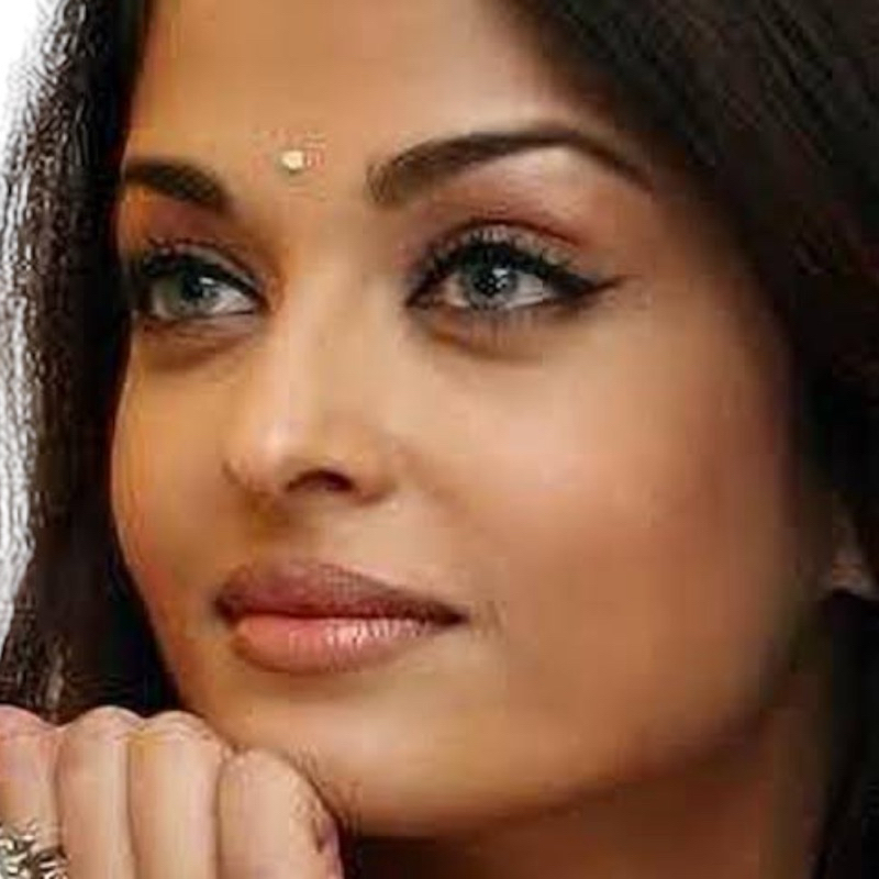 Bindi สำหรับติดหน้าผากเพิ่มความสวยงามแก่ใบหน้า ประดับคริสตัลสวยงาม ...