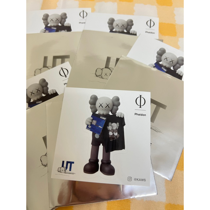 พร้อมส่ง สติ๊กเกอร์ที่ระลึก KAWS x UNIQLO | Shopee Thailand