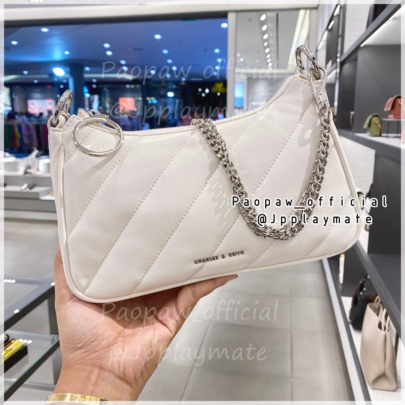 กระเป๋า Charles & Keith รุ่น Philomena Puffy Chain-Strap Crossbody Bag ...