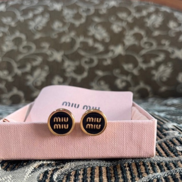 ต่างหูมิวมิว miu miu hoop สีดำ | Shopee Thailand