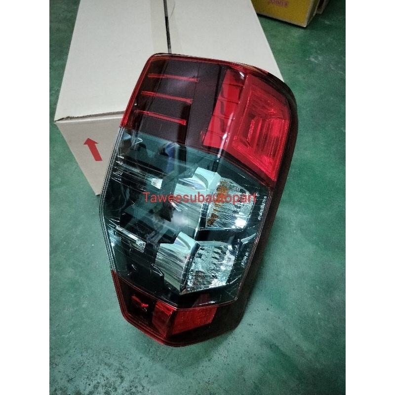 ไฟท้ายแท้ TRITON'2020 ข้างซ้าย 8330B209 มีขั้วหลอดครบชุด | Shopee Thailand