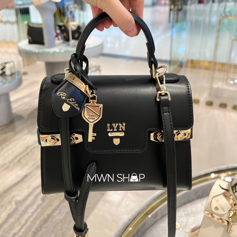 มีโค้ดลด 30% สืมาใหม่ Lyn fineness handbag s กระเป๋าสะพายข้าง ของแท้จา ...