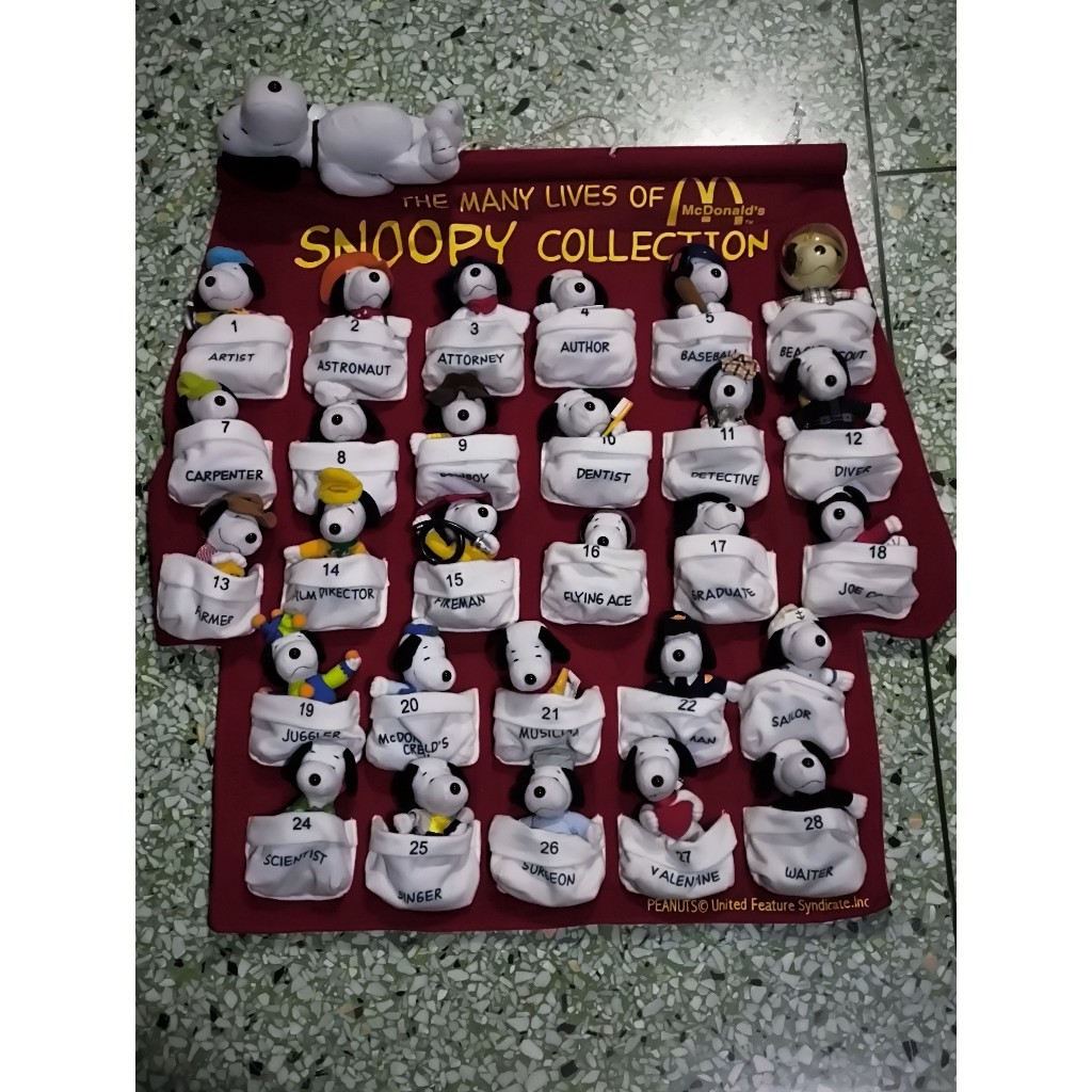 McDonald "The many Lives of Snoopy Collection 28 แบบ พร้อมผ้าแดง **มือ ...