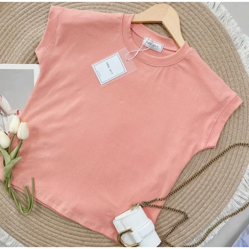 029 พร้อมส่ง*ป้าย Dee Zyy เสื้อยืดคอกรมแขนขอบ ผ้ายูนิโคล่ใส่ทับใน สวยเนื้อยืดนุ่มละมุนผิว ...