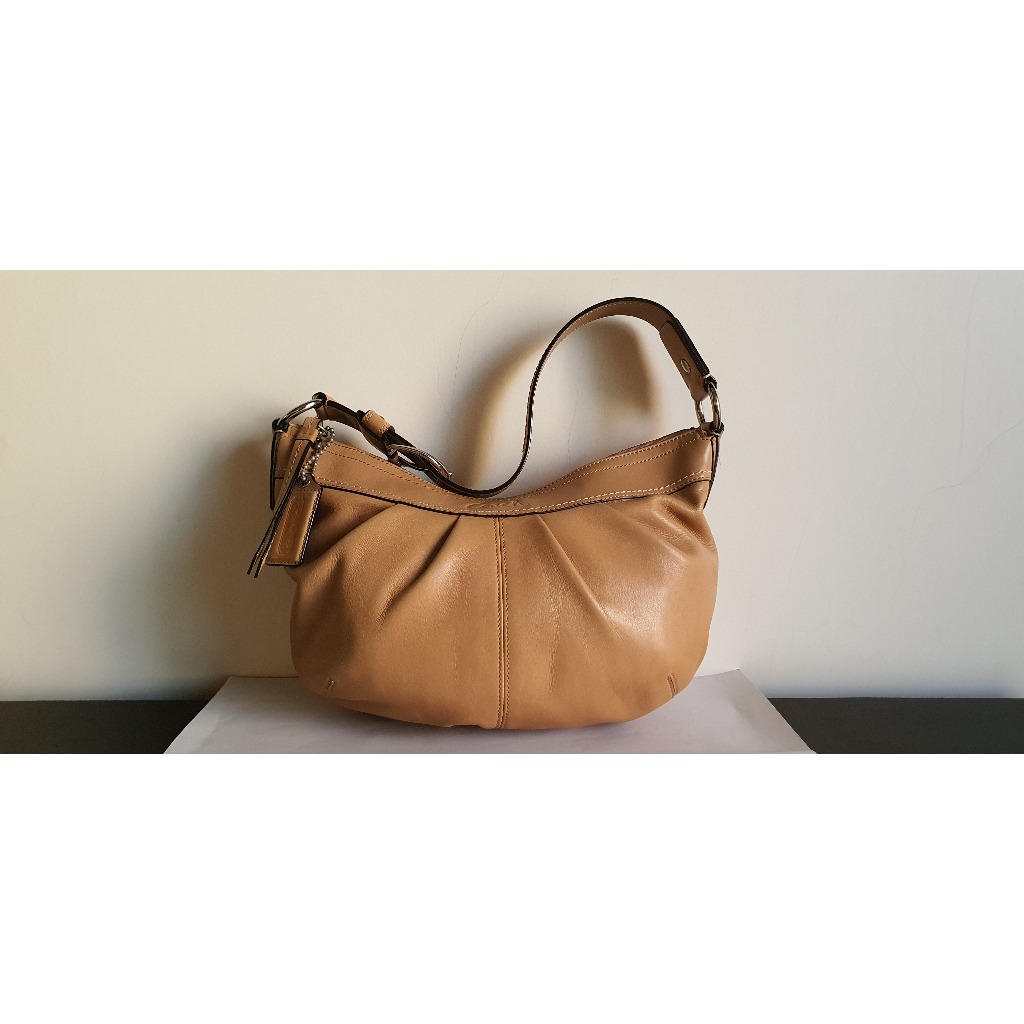 กระเป๋า Coach รุ่น Soho Leather Hobo F13730 เป็นหนังเรียบทั้งใบ ใช้ถือ ...