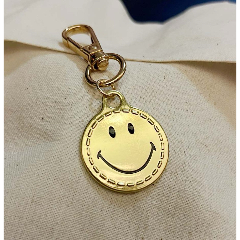 Key shy keychain and smiles ᵕ̈ พวงกุญแจหน้ายิ้ม | Shopee Thailand
