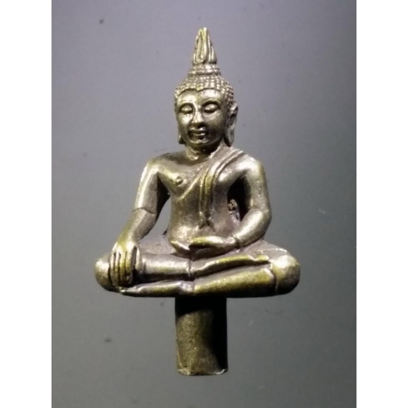 Antig Plus 1021 รูปหล่อพระยอดธง เนื้อโลหะผสมแก่เงิน ด้านหลังมีชื่อย่อวัด ว.ต.บ.ต. ไม่ทราบที่ ...