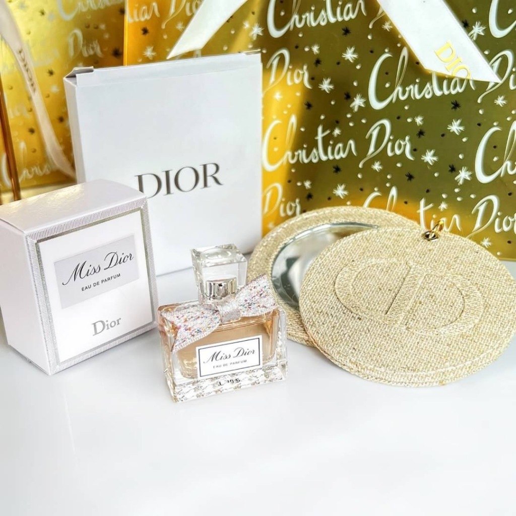 เซ็ตน้ำหอมจิ๋ว Dior Miss Dior Miniature Set : Perfume & Keychain ...
