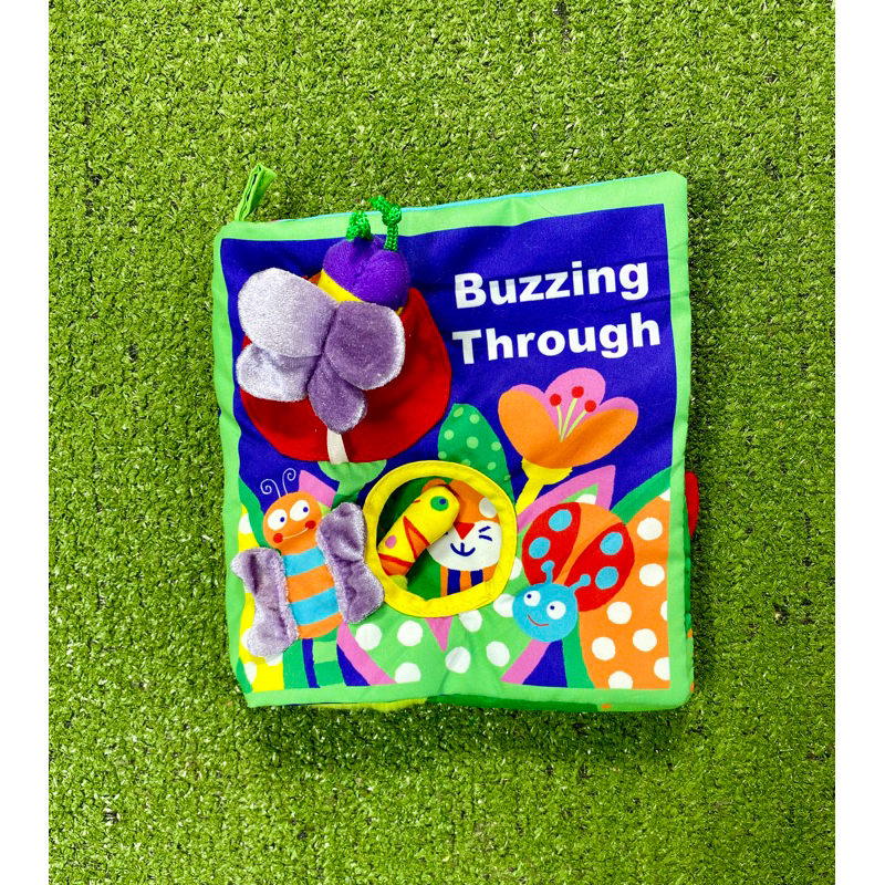 สือการสอนหนุงสือผ้านอนสีสัมผัส Buzzing Through มือสอง | Shopee Thailand