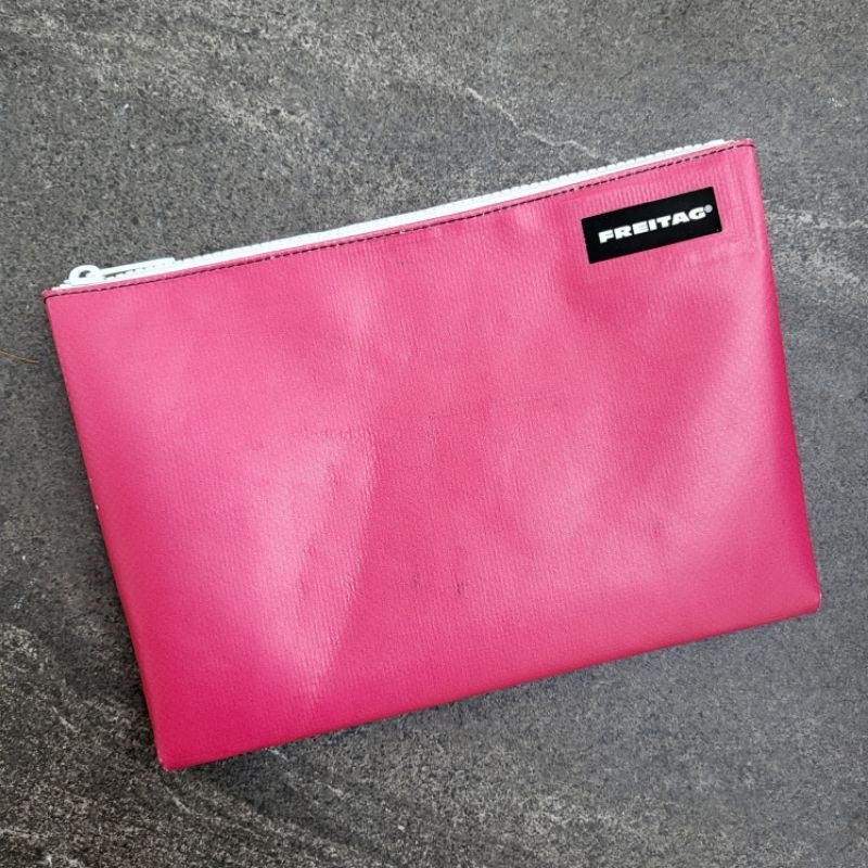 CHUCK FREITAG F07 มือ1 | Shopee Thailand