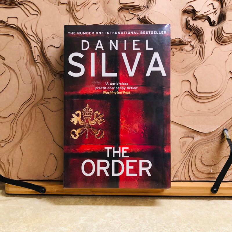 ง134 DANIEL SILVA A world-class practitioner of spy fiction' Washington Post THE ORDER | Shopee ...