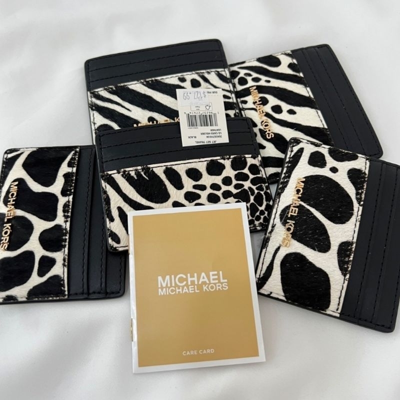 ใส่บัตร MK MICHAEL KORS COIN CASE หลายแบบ | Shopee Thailand