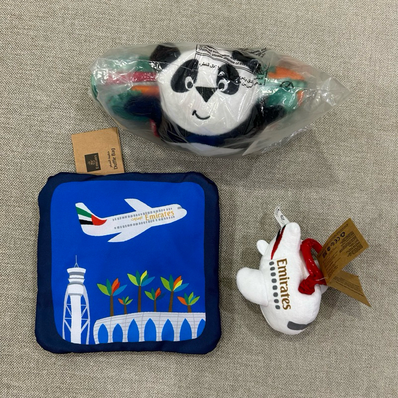 Emirates Kids Pack (Unopened) กระเป๋า ผ้าห่ม ของเล่นเด็ก สายการบินเอม ...