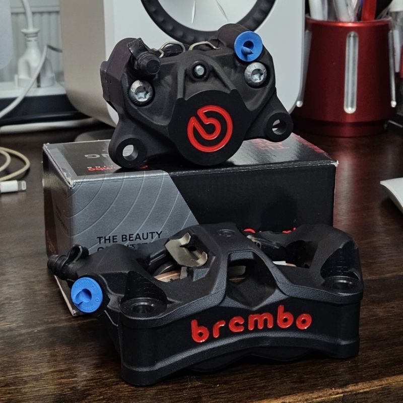 Brembo set Stylemaดำซ้าย+ปักข้างดำแดง ผ้าแท้ | Shopee Thailand