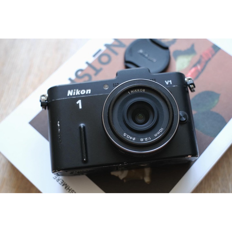 กล้องดิจิตอล Nikon V1 พร้อมเลนส์ออโต้ สภาพดี มีตำหนิ | Shopee Thailand