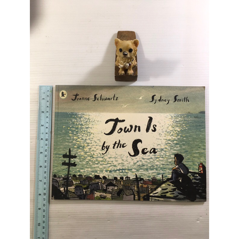 Town Is by the Sea By Joanne Schwartz หนังสือภาษาอังกฤษ (มือสองปกอ่อน ...
