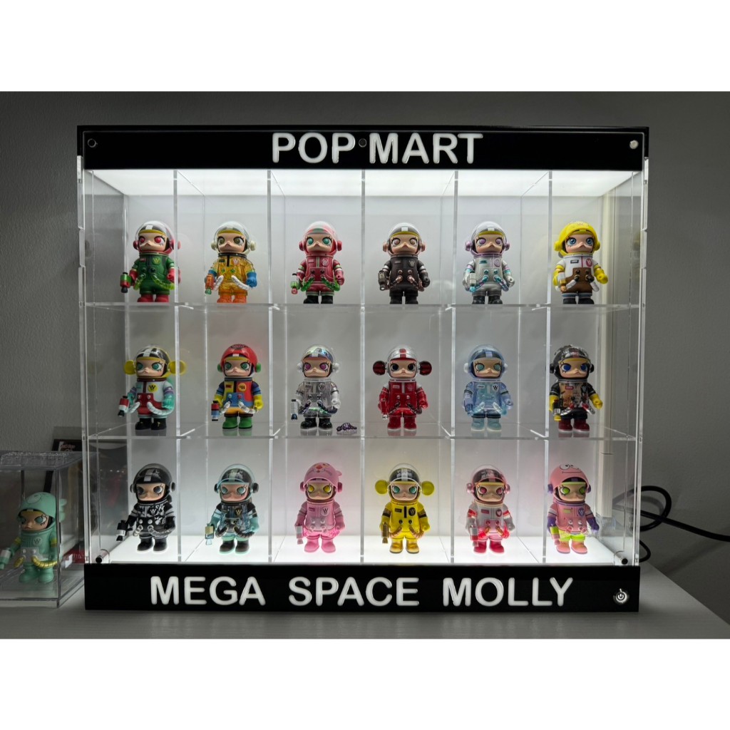 ตู้โชว์ แบ่ง 18 ช่อง สำหรับใส่โมเดล ฟิกเกอร์ต่างๆ เช่น Arttoy, Popmart ...