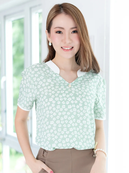 Narinari : NT2376 Notch Neckline Floral Blouse เสื้อทำงานแต่งกระดุมมุก | Shopee Thailand