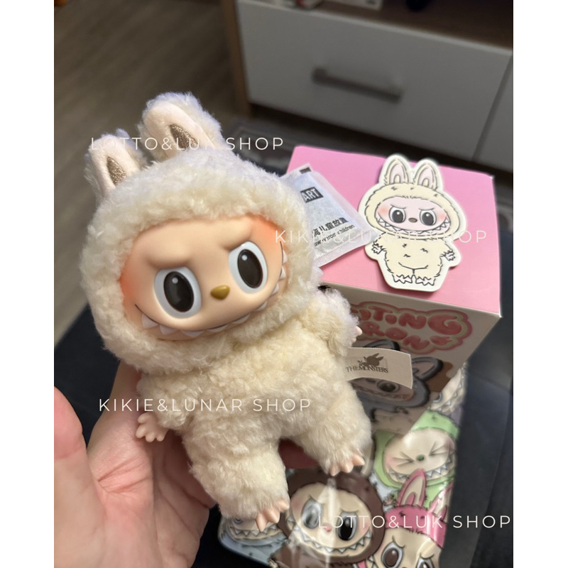 พร้อมส่ง ลาบูบู้สี soy milk Labubu แท้100% แถมชุดกระโปรงที่คาดผม ...