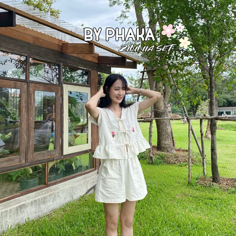 BY PHAKA : ZINNIA SET เซตเสื้อปักดอกไม้คอวีผูกหน้า แต่งระบายน่ารัก | Shopee Thailand