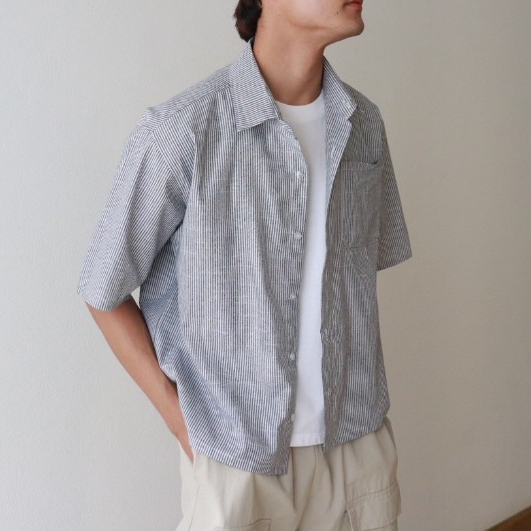 IBB STRIP CROPPED SHIRTS เสื้อเชิ้ตแขนสั้นลายทางทรงครอป | Shopee Thailand