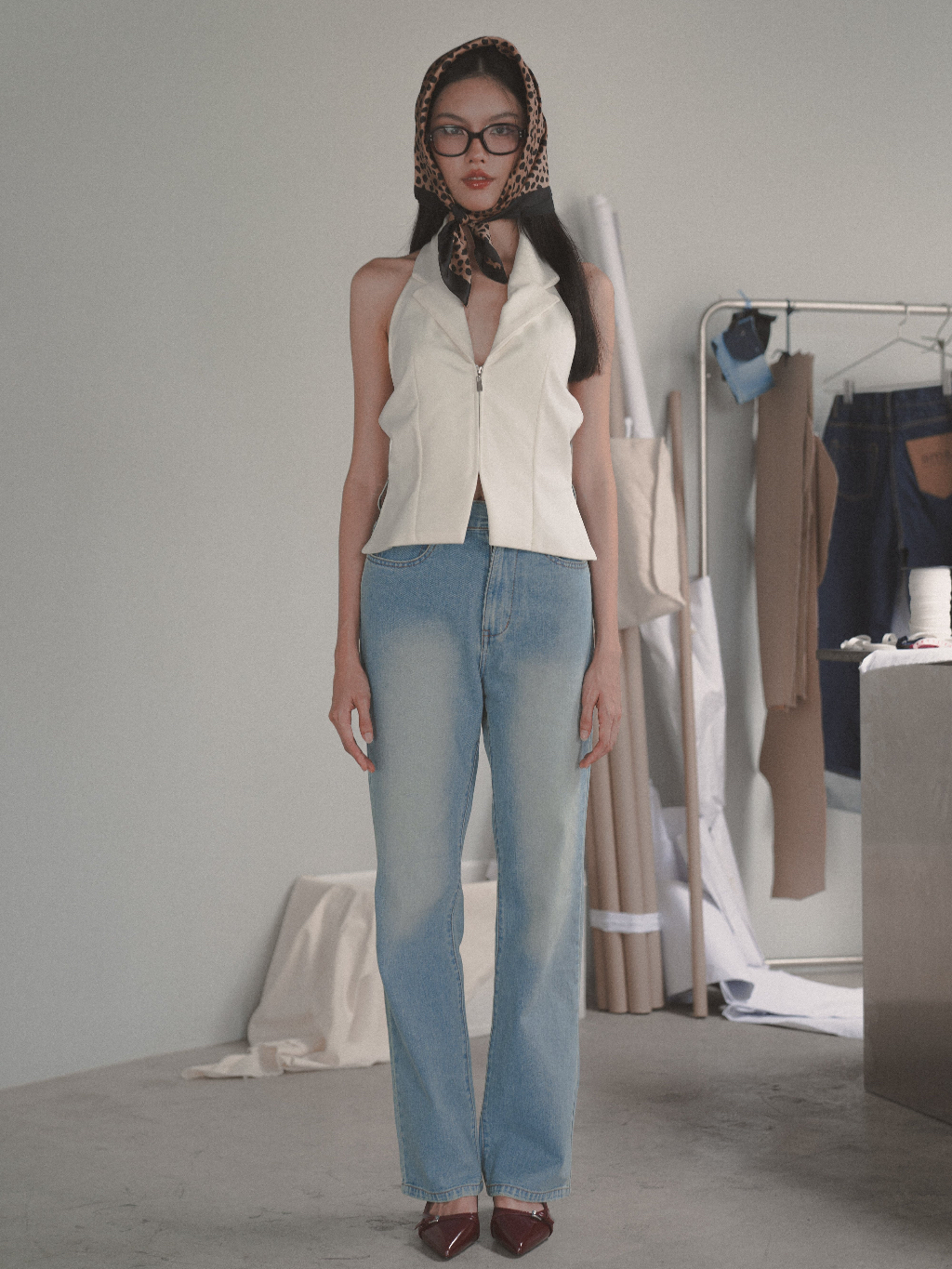 ams.commune กางเกงยีนส์ทรงกระบอกสีอ่อน | Shopee Thailand