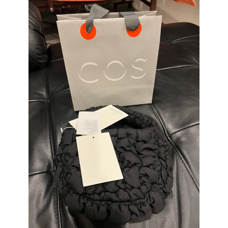 COS micro สีดำ ของแท้ ของใหม่ป้ายห้อย จากชอป emquartier | Shopee Thailand